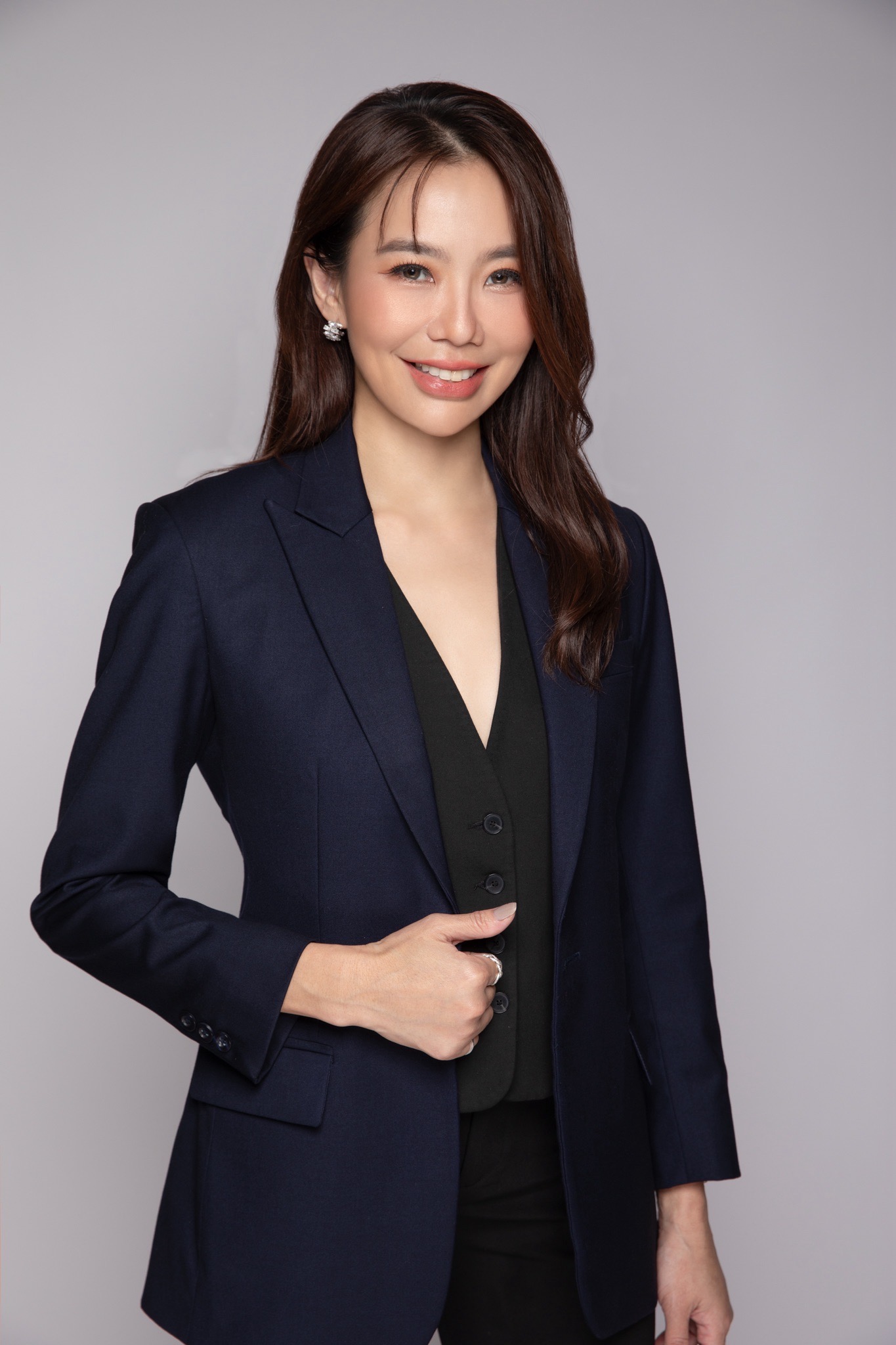 Methika Kamalasananont (Megan) - Luxe Group